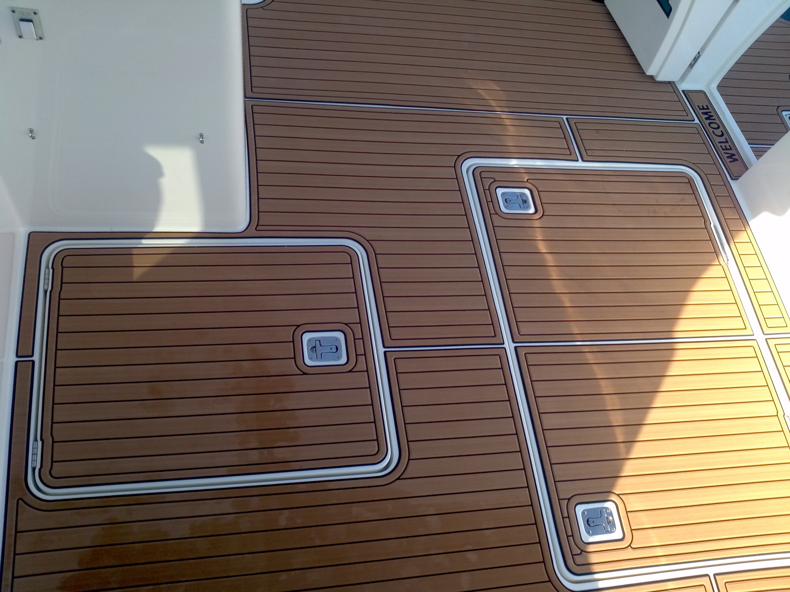 Silverton Convertible 42' With Faux Teak SeaDek - SeaDek