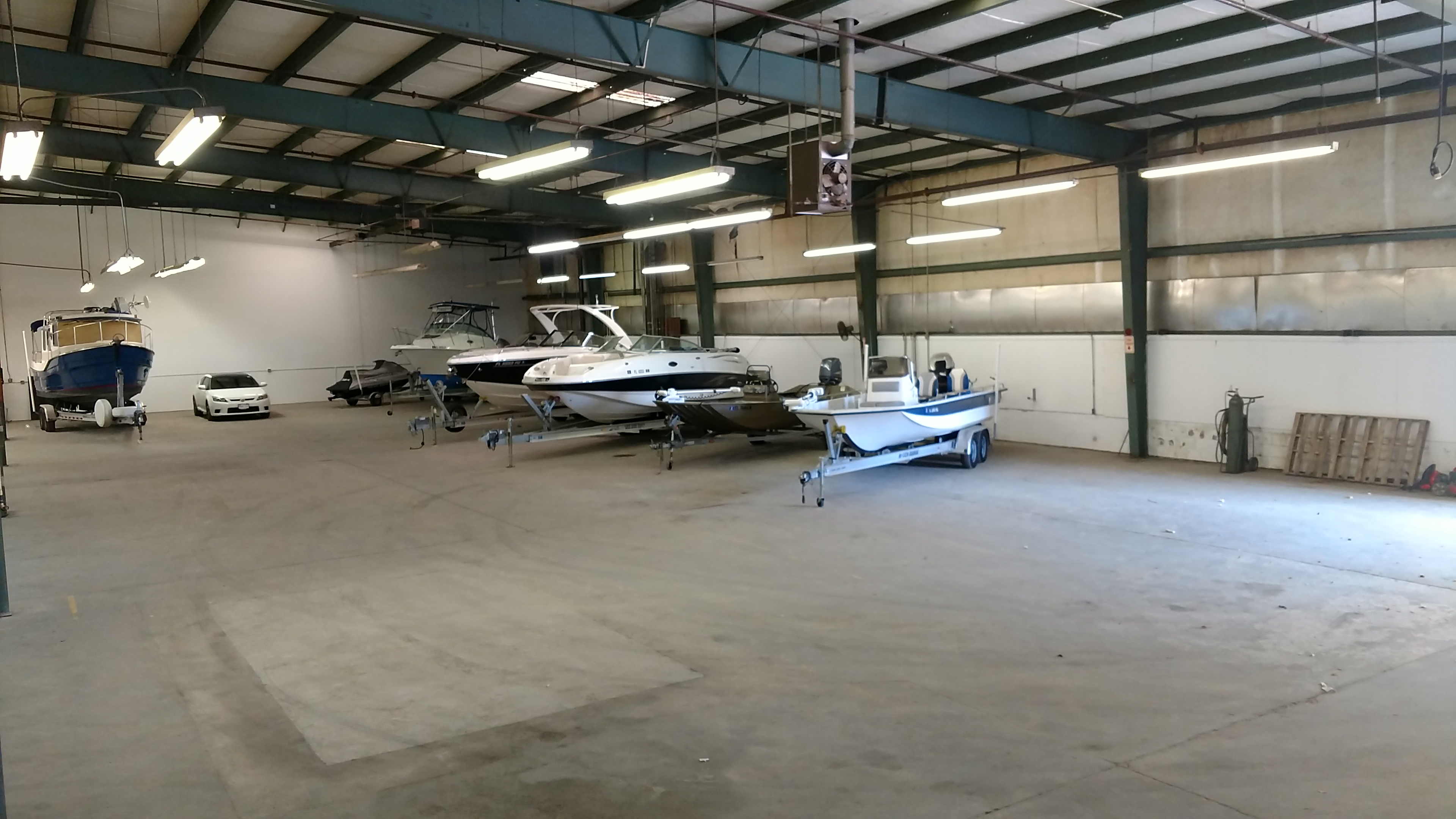 JetBoat Pilot Moves Into New Facility - SeaDek