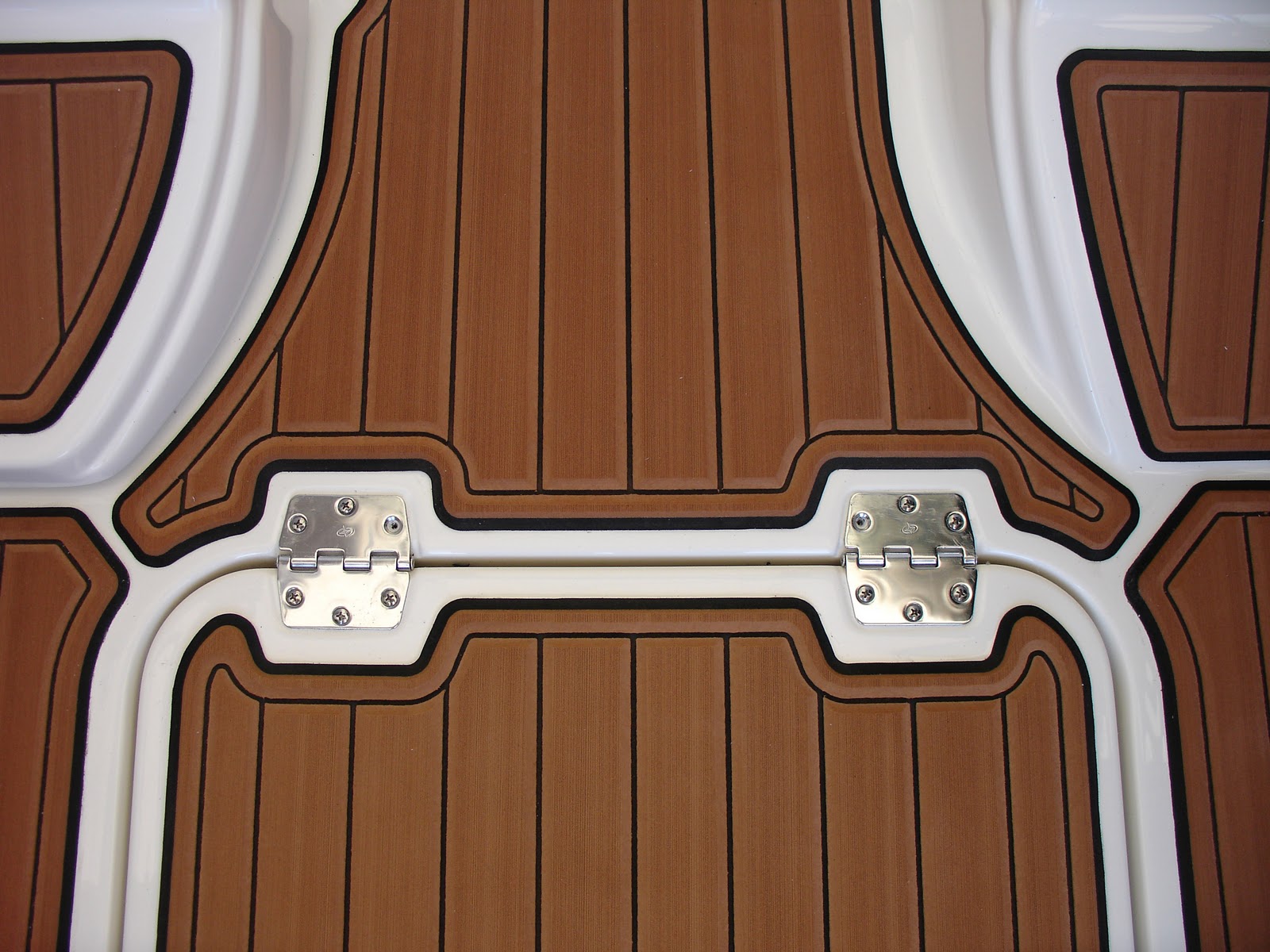 Monterey 264 FSX With SeaDek Faux Teak - SeaDek