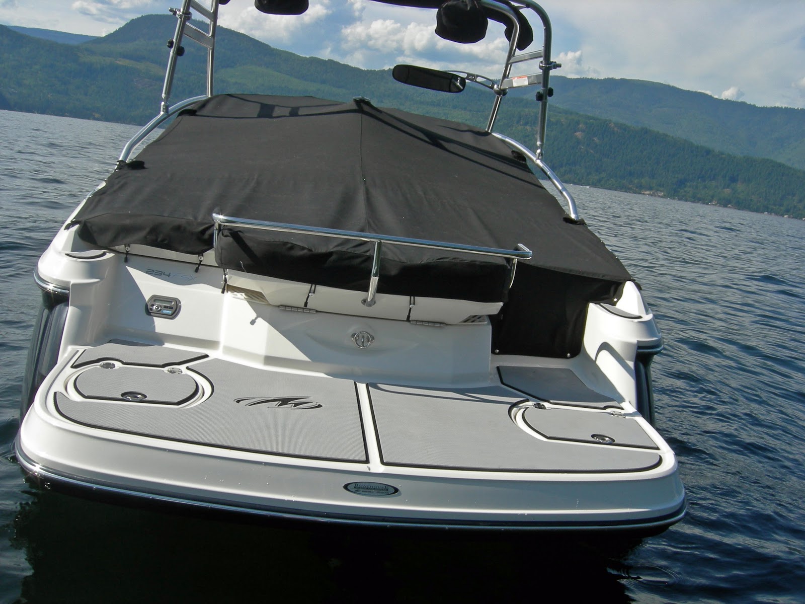 Monterey 234FSX - SeaDek