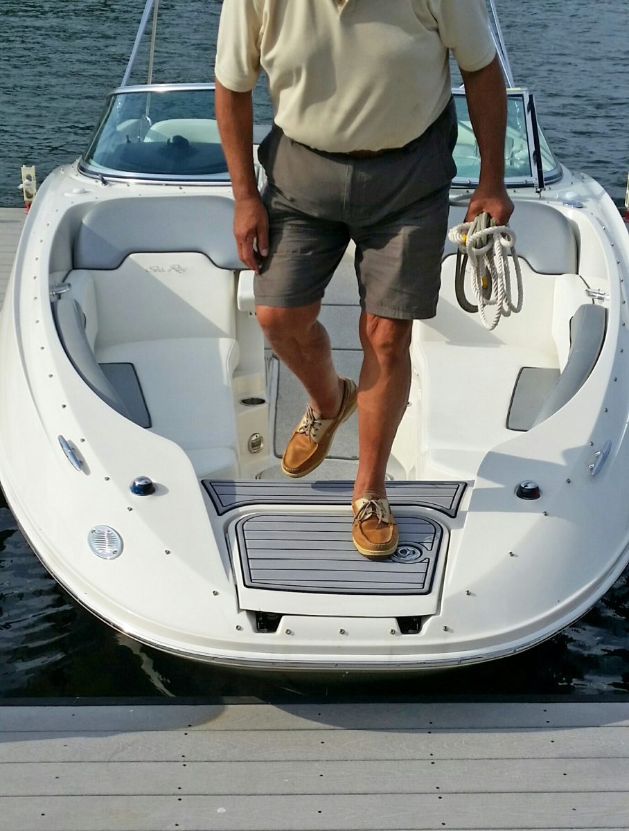 Sea Ray 260 - Before and After SeaDek - SeaDek