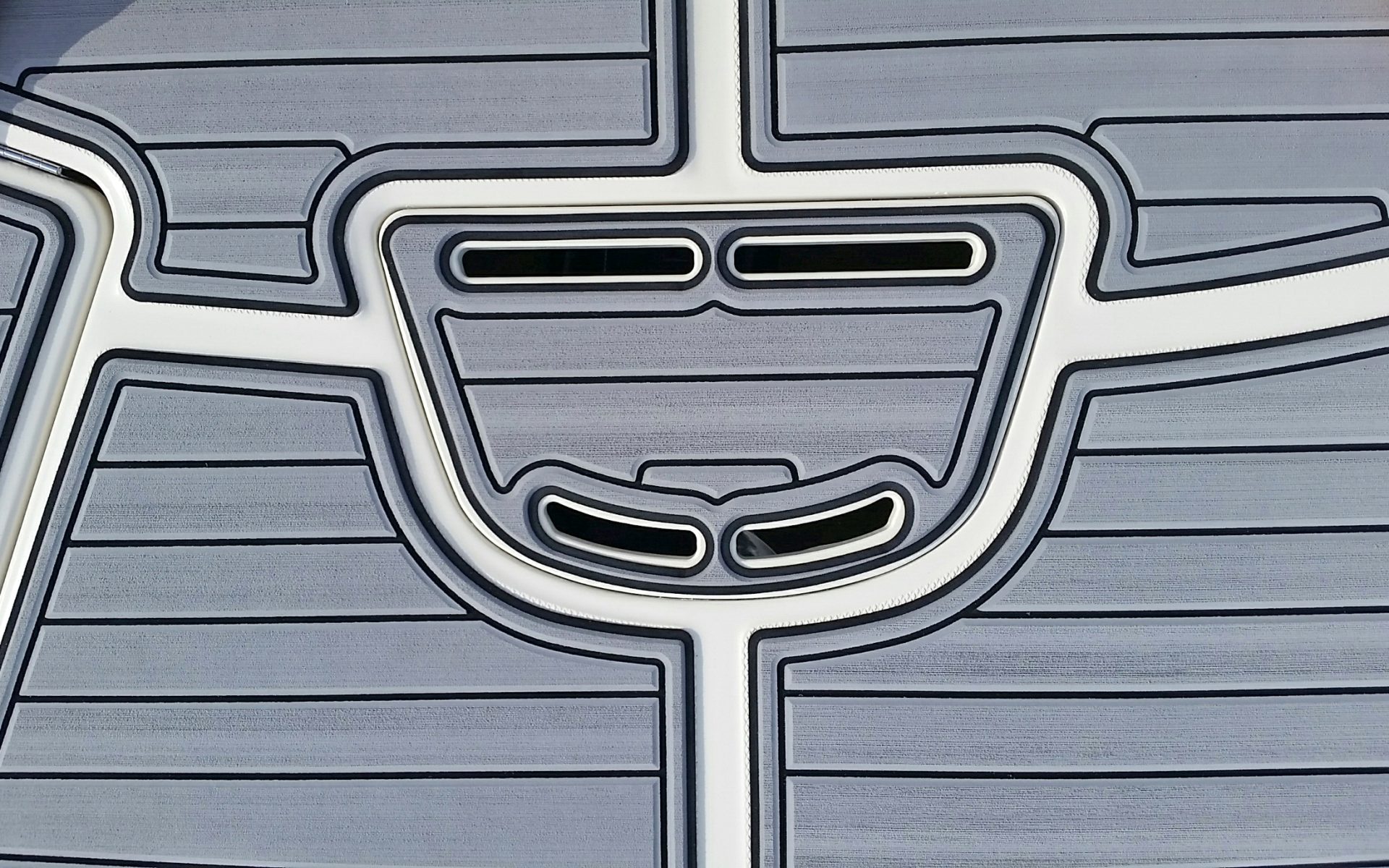 Sea Ray 260 - Before and After SeaDek - SeaDek